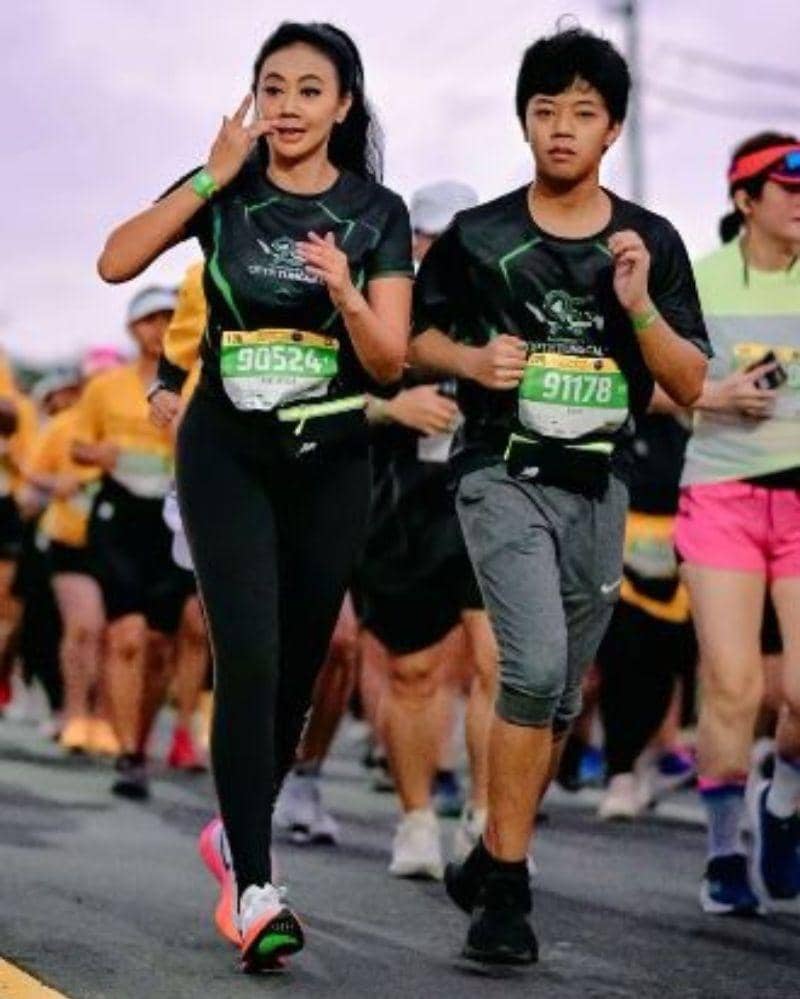 6 Potret Terkini Anak Asri Welas, Anak Kedua Punya Katarak | Popmama.com